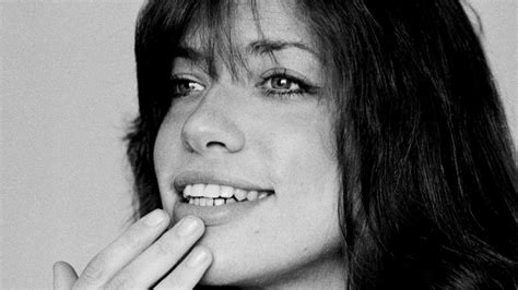 The Health Scare That Had Carly Simon Invite Fans On Stage During A