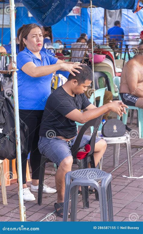 Local Filipino Man Gets An Outdoor Scalp Massage Along Dumaguete S
