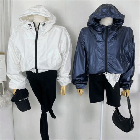 [스트릿 남녀공용 커플룩추천👍] 유니크 빤짝이 글로시 유광 투웨이 후드 바람막이 자켓 3color 에이블리