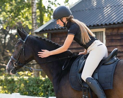 Pin By Phoebe Winchester On Classy Equestrians Equestrian Outfits