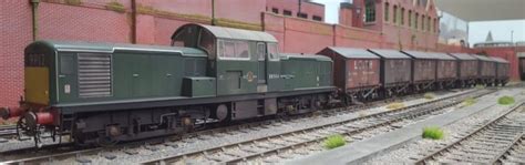 Clayton Class 17 With Freight Train Model Railway Train Diesel
