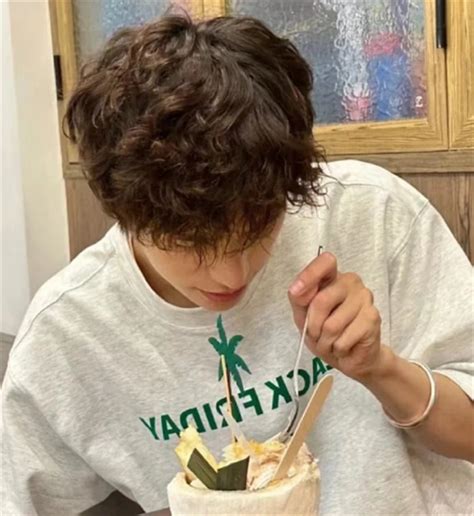 帅气束状纹理烫 时髦减龄清爽有型 纹理烫发型 美发站
