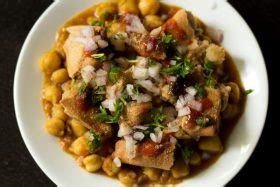 Samosa Chaat Recipe Street Style Dassanas Veg Recipes
