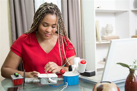 Stem 학교를 위한 로봇 과학 프로젝트에서 일하는 학생 Stem 주제에 대한 스톡 사진 및 기타 이미지 Stem 주제