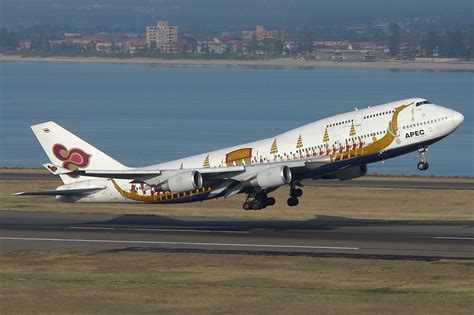 Thai Airways Unveils Special New Royal Barge Livery