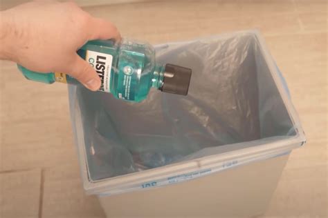 Як запобігти появі неприємного запаху в сміттєвому відрі — один дуже простий секрет