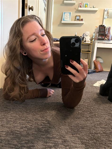 How About A Little Selfie To Start The Day Rdownblouse