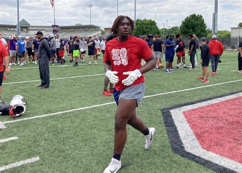 Four Star In State Offensive Tackle Carter Lowe Commits To Ohio State