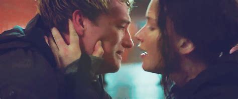 Hunger Games Catching Fire Katniss And Peeta Kiss