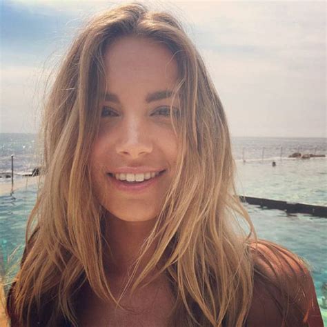 Beautiful Girls Make The World Go Around 52 Pics