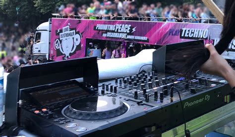 Cdj Sonnenschutz Aus Pappe Lightscale Dj Sun Shades Bonedo