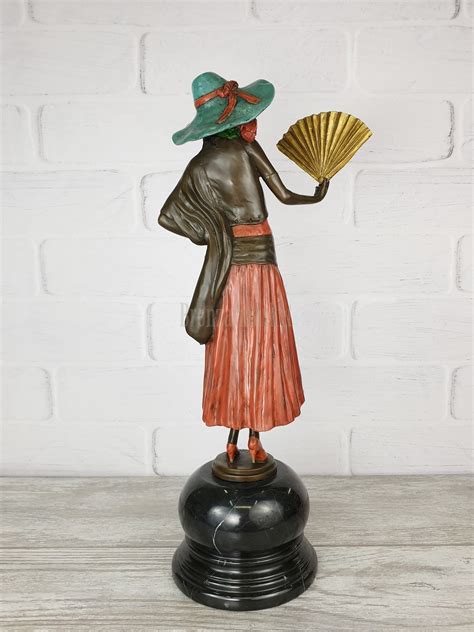 Статуэтка Дама с веером в красном арт Ep 326 купить в Москве низкие цены