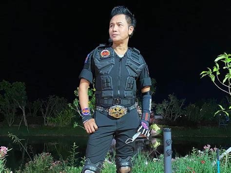 ไหมไทย ลงคลิปจับงูในบ้าน งานนี้แฟนๆ กระหน่ำถามเรื่องเดียวจนต้องรีบตอบ