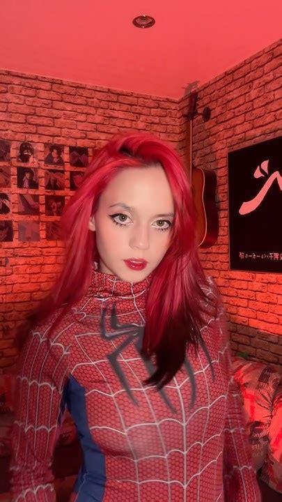 Я все еще снимаю с костюмом человека паука 🥴 Youtube