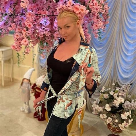 Анастасия Волочкова показала фигуру в откровенном наряде Вокруг ТВ