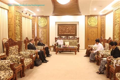 ဒုတိယဝန်ကြီးချုပ်နှင့် နိုင်ငံခြားရေးဝန်ကြီးဌာန ပြည်ထောင်စုဝန်ကြီး ဦးသန