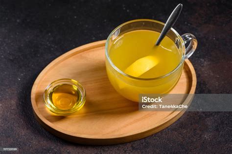 바다 갈매 나무속에서 뜨거운 겨울 차 바다 갈매나무 꿀 오렌지를 곁들인 뜨거운 향의 차 한 잔 0명에 대한 스톡 사진 및 기타 이미지 Istock