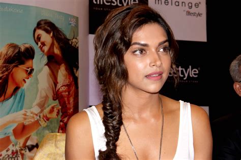 4k Bollywood Actress Deepika Padukone Hd Wallpaper Rare Gallery