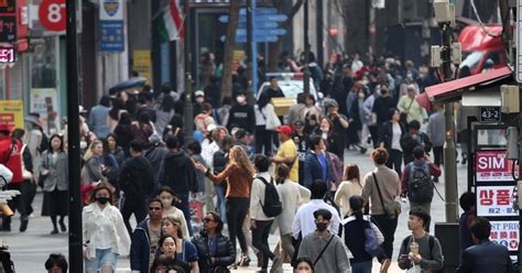 5월부터 단계적 일상회복 코로나 확진자 격리 의무 기간 5일로 단축