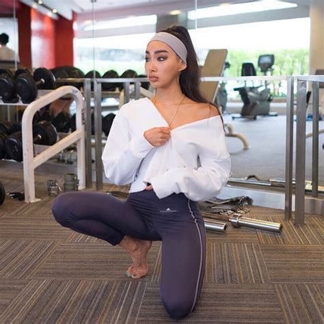 문가비 모델 몸매 천재 애플힙의 정석 2011년 미스 월드 비키니 대회에서 우승 2018 아디다스