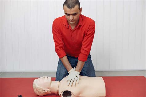 How To Do Cpr Perform Cpr To Save Lives In An Emergency