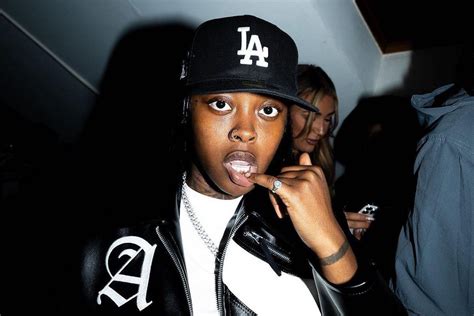 Amaria Bb Sets The Mood On Debut Mixtape 6 9 4 2 Trench