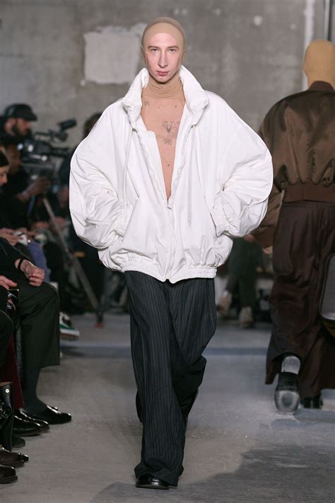 Pin By Ignacio Estrella On Runway Menswear Fashion Outwear Women