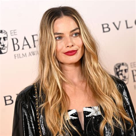 Margot Robbie Steals The Show In Vintage Inspired Look At Barbie World Premiere Hello