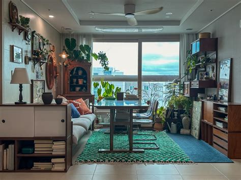 월넛 우드와 맥시멀 플랜테리어로 완벽한 빈티지 하우스 라이프스타일 슈퍼앱 오늘의집