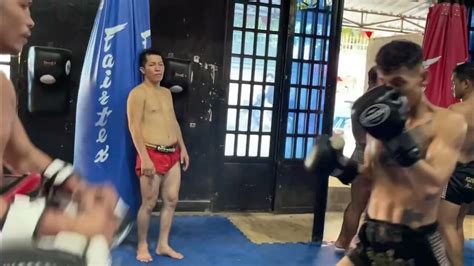 អេលីត ប៊ុនតុង ប៉ះលើកលើកទី១នៅសង្វៀនថោនសន្យាមិនឱ្យអ្នកទស្សនាខកបំណង Youtube