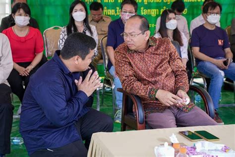 អភិបាលខេត្តកំពត បានអញ្ជើញសំណេះសំណាលជាមួយបងប្អូនកម្មករ កម្មការិនី នៅរោងចក្រឃីមីហ្គាមេន និង