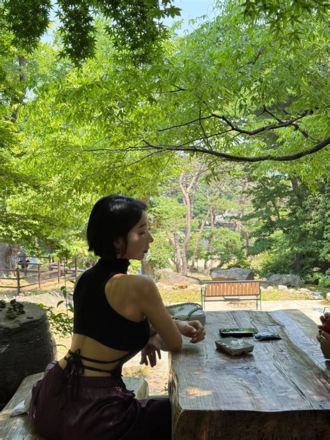 율맘 감성기록가 · 감정 브랜더 특별한 하루는 아니었지만 마음이 편안한 순간이 차곡차곡 쌓여가요 누군가에겐 그냥 지나칠 수 있는 평범한 일상이 내겐 조용히