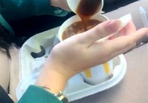 „Кога видов што прават со бургерите…“ Работник од синџир за брза храна шокира со ова што го