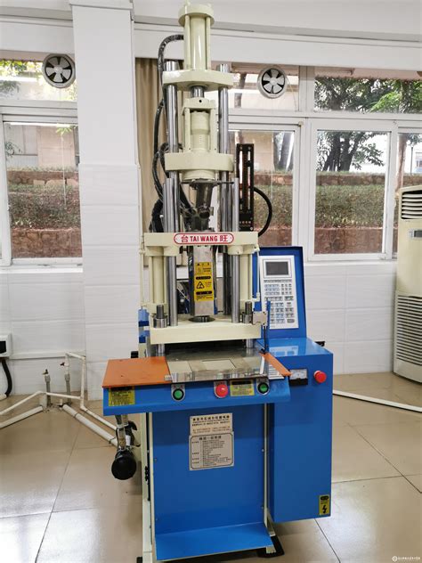 功能材料成型加工实验室 专业实验室 材料与食品学院