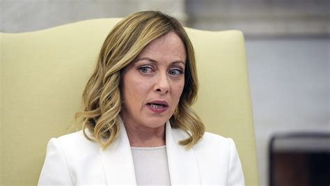 Βολές της πρωθυπουργού της Ιταλίας κατά προέδρου Καμπανίας «Είμαι εκείνη η μ μένη η Μελόνι