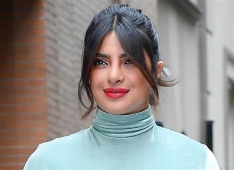 Desi Girl Priyanka Chopra Returns Home Shares Beautiful Photo With Daughter Malti Informalnewz