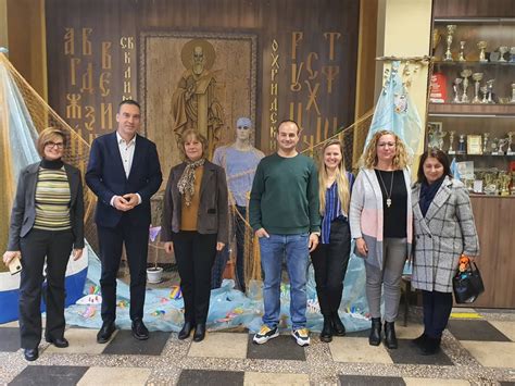 Кметът Николов и екипът на Училищна Телерик Академия присъстваха на урок по дигитални науки в ОУ