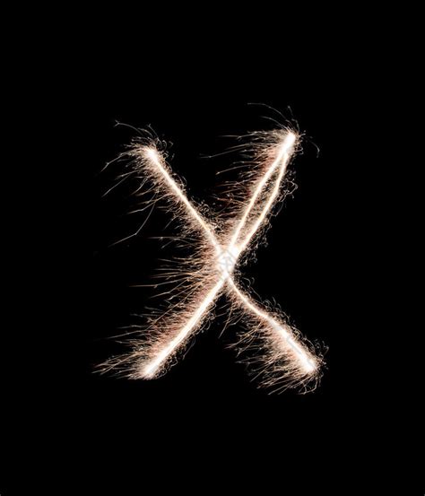 在黑色背景上的字母 包图企业站