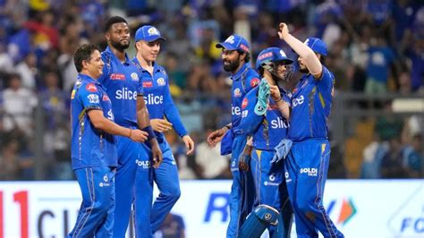 मुंबई इंडियन्सच्या खेळाडूवर पाकिस्तान क्रिकेट बोर्डाची वाकडी नजर आयपीएलमध्ये खेळला तर