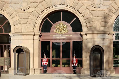 Държавният глава ще удостои български генерали от запаса с Почетен знак на президента по повод