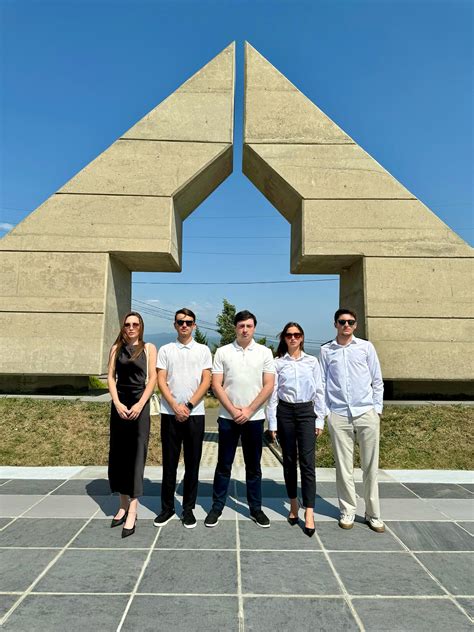 🕯️საქართველოს საავიაციო უნივერსიტეტის ადმინისტრაციის წევრები და სტუდენტები რუსეთ საქართველოს