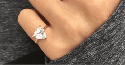 If You Spot A Woman Wearing A Ring On Her Pinky Finger This Is What It
