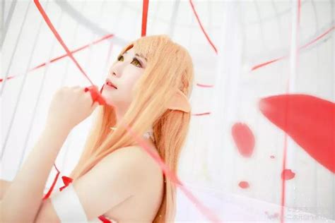 刀劍神域御姐亞絲娜cosplay：一波腿控裸足福利，絕對領域！ 每日頭條