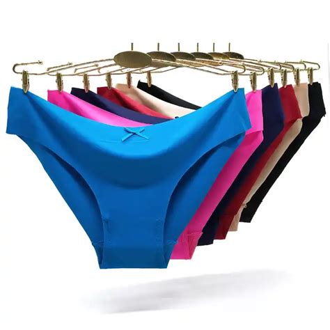 裸体女孩缎面无缝激光切割时尚甜美内衣的妇女