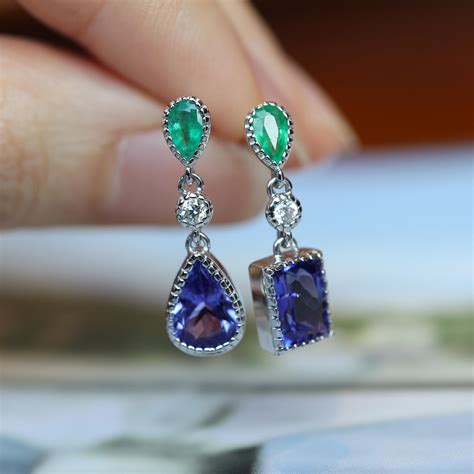 탄자나이트 And 에메랄드 언발 드롭 귀걸이 로코주얼리