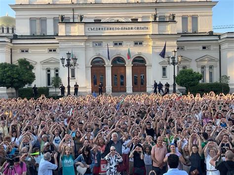 Делници Парад на популизма автор Ростислава Иванова Професионалният популист Борисов е