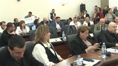 ბათუმის საკრებულოს სხდომა ენმ ს დეპუტატებმა პროტესტის ნიშნად დატოვეს Youtube