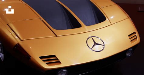 노란색과 검은색 메르세데스 벤츠 차량 사진 Unsplash의 무료 자동차 이미지
