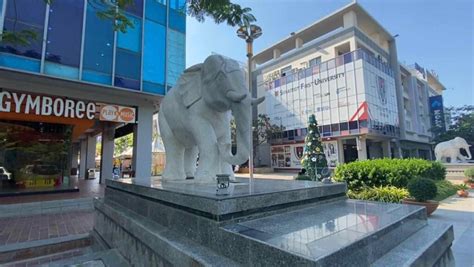 မန္တလေး၊စစ်ကိုင်း၊တံတားဦးနှင့်အင်းဝမြို့ဒေသခံများ အပြင်မထွက်အသံတိတ်သပိတ် ပါဝင်ဆင်နွှဲ Bur