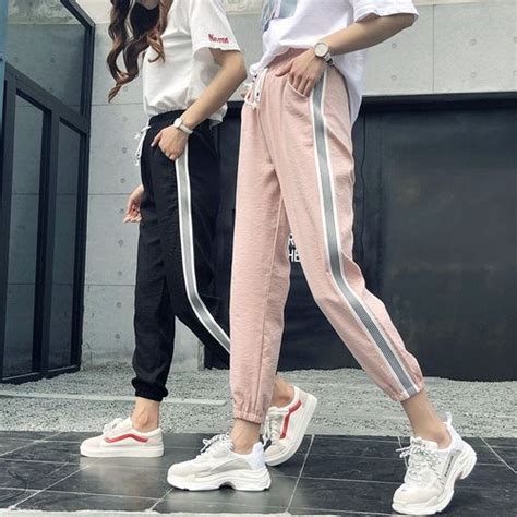 女士束脚裤搭配图 束脚裤配什么衣服女图片3配图网